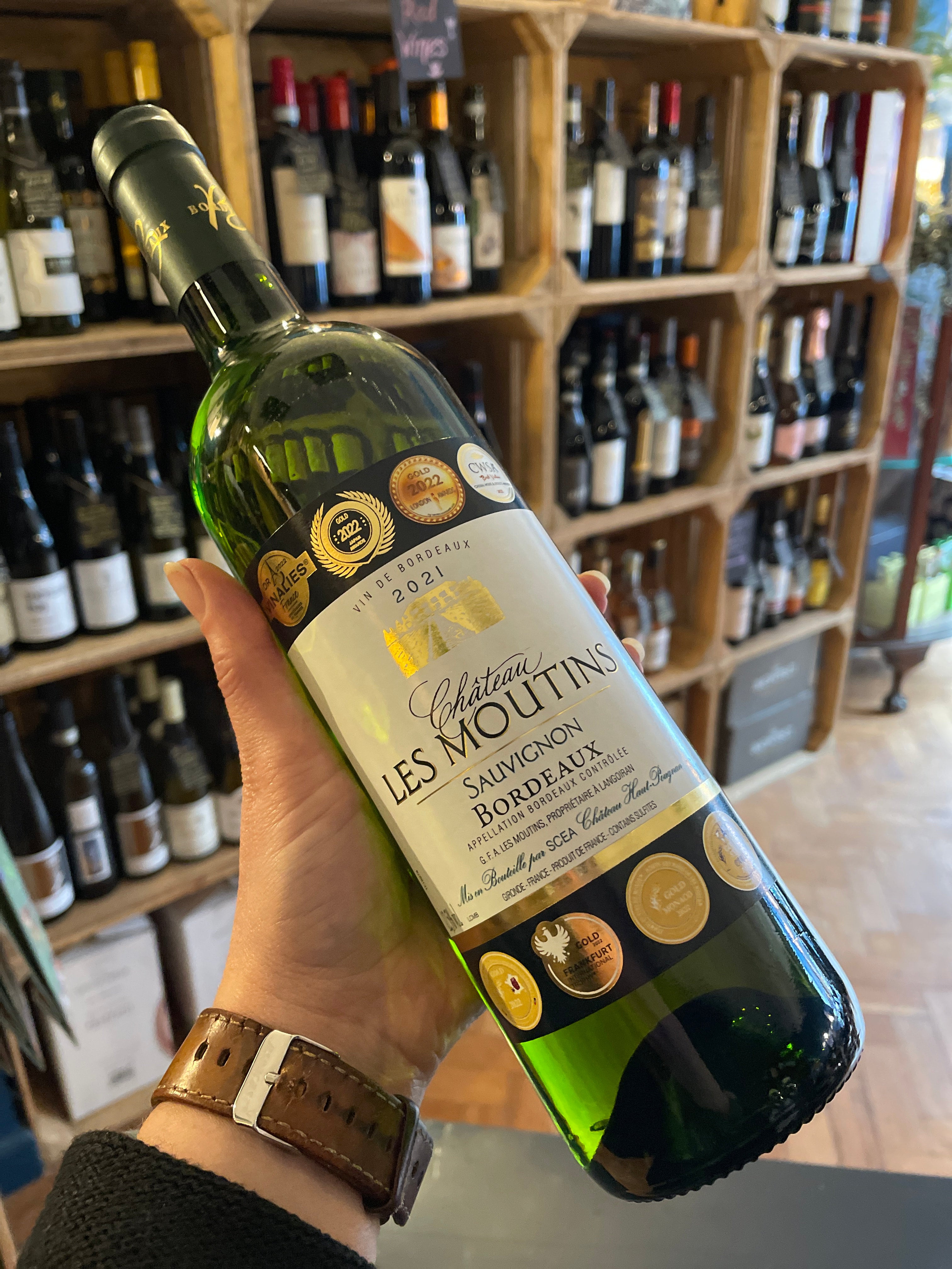 Chateau Les Moutins Bordeaux Sauvignon, A Taste of French Elegance ...